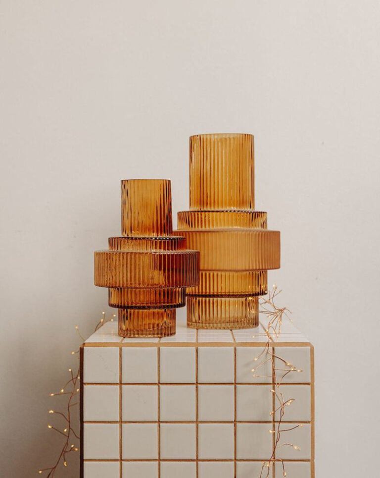 Le verre strié, plus en vogue que jamais - TRAITS D'CO Magazine