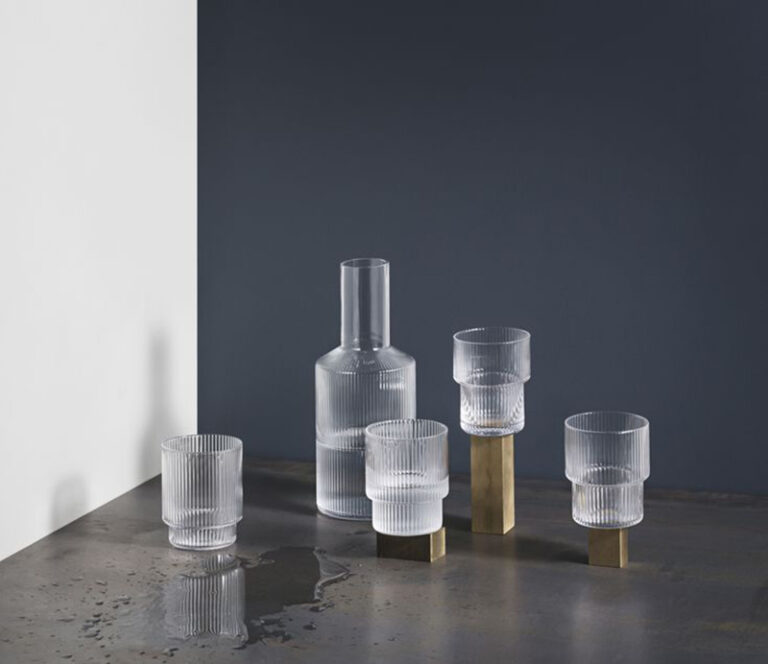 Le verre strié, plus en vogue que jamais - TRAITS D'CO Magazine